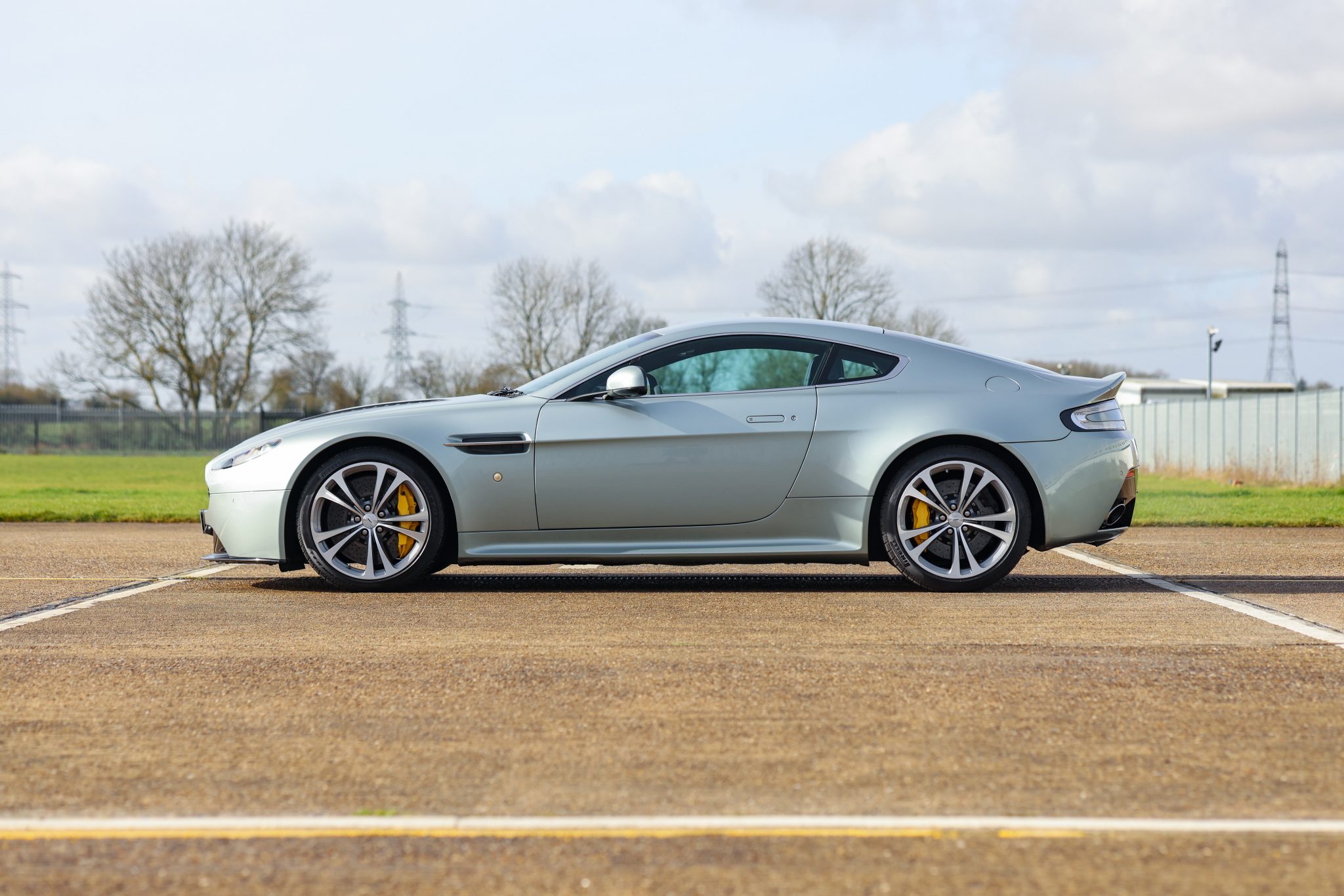 2008 Aston Martin V12 Vantage Manual - Stratton Motor Company